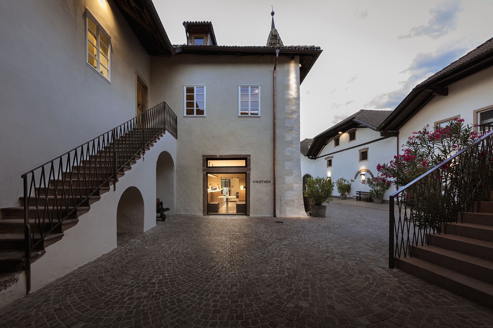 KELLEREI GIRLAN / Home